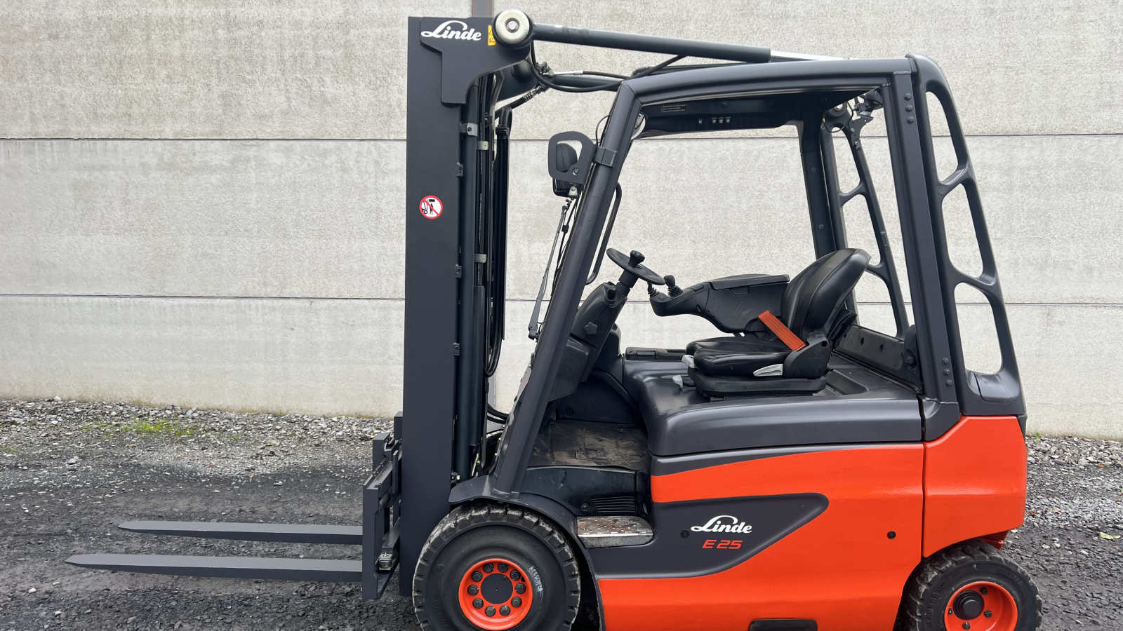 Linde E25-01 heftruck 2.500 kg - triple (95) | Devanmat